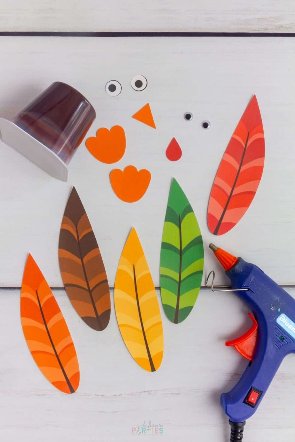 How to Make Easy Thanksgiving Turkey Pudding Cups (free printable)