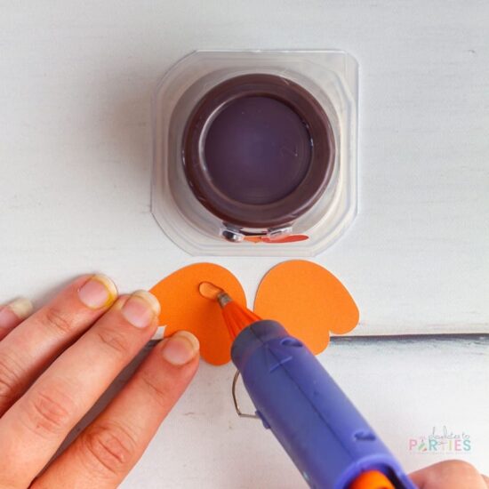 How to Make Easy Thanksgiving Turkey Pudding Cups (free printable)