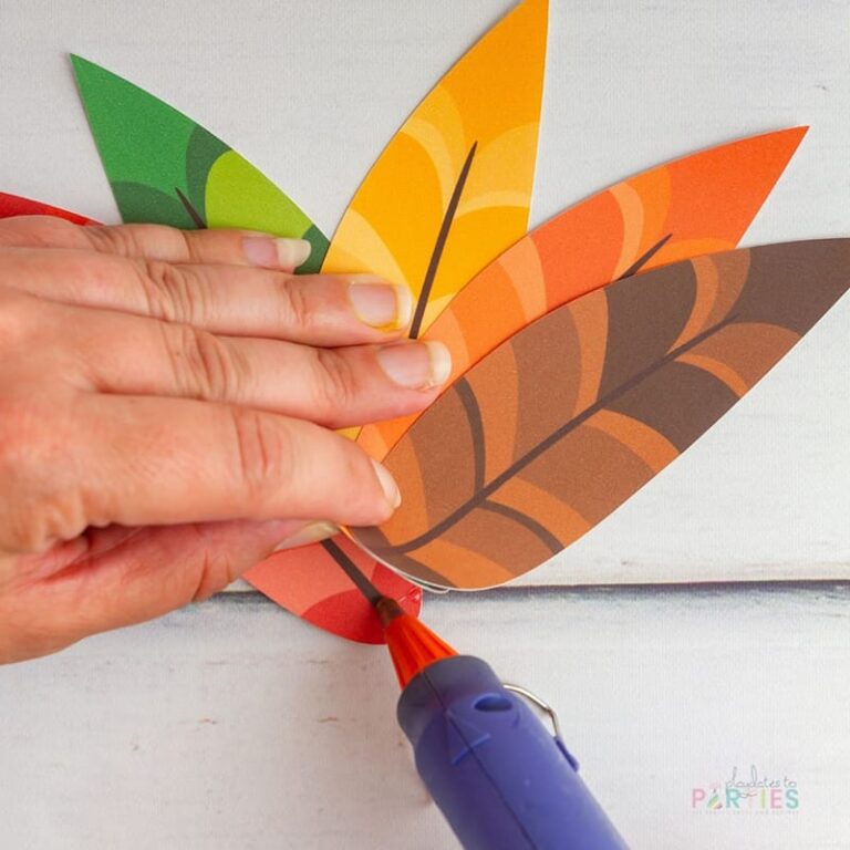 How to Make Easy Thanksgiving Turkey Pudding Cups (free printable)