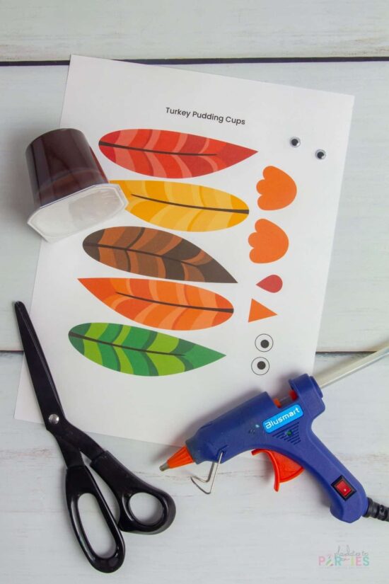 How to Make Easy Thanksgiving Turkey Pudding Cups (free printable)