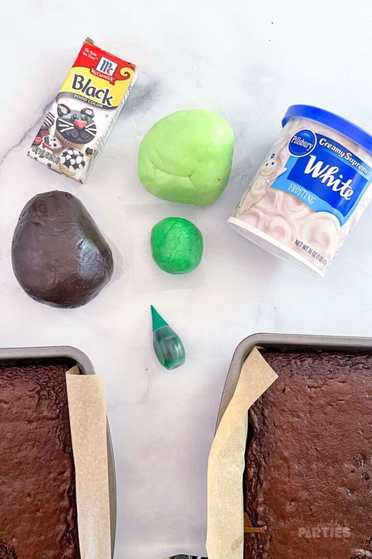 DIY Minecraft Creeper Cake